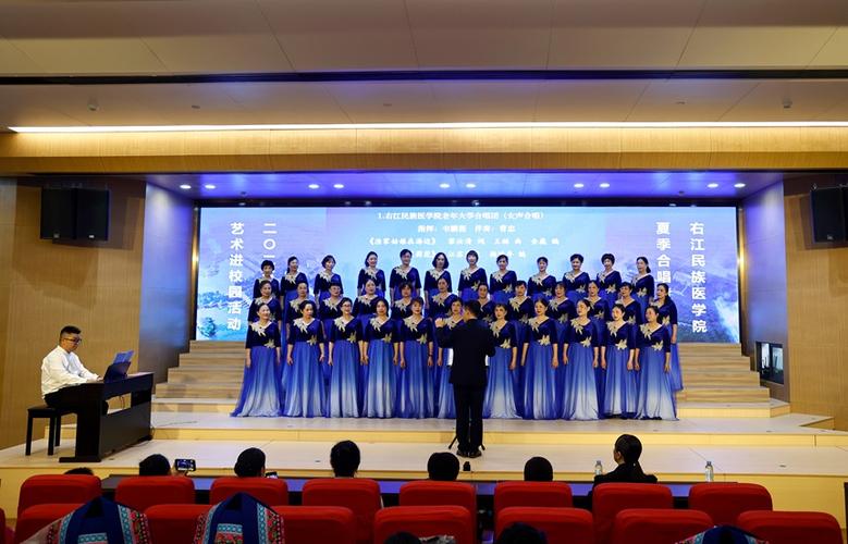 合唱入场与退场视频截图