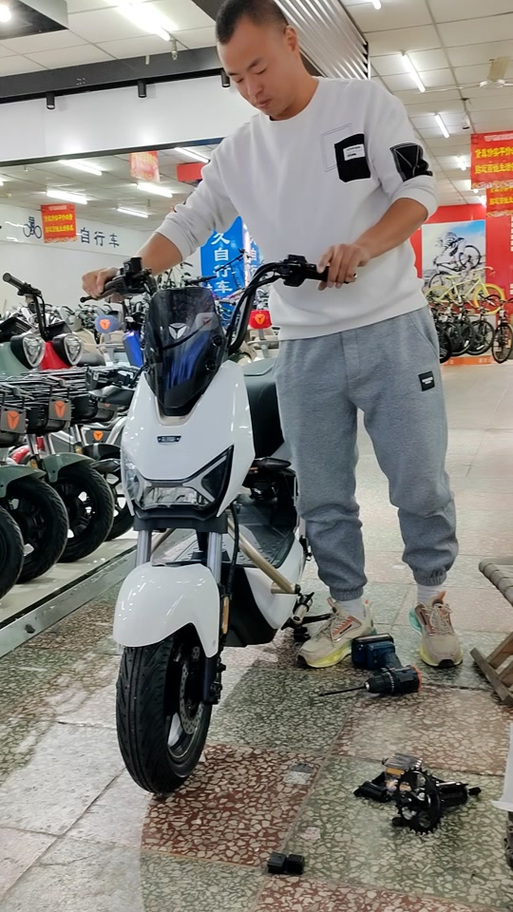 雅迪冠能系列解锁限速图标