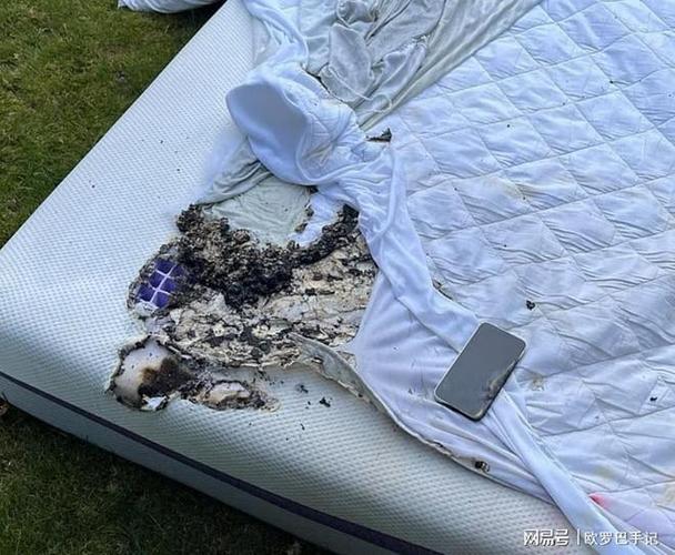 手机充电放枕头下面很烫截图