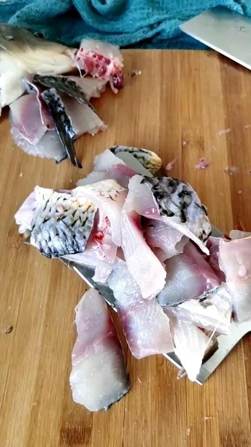 鱼肉去细刺的方法图解截图