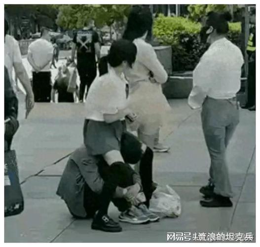 男生坐女凳上暗示什么图标