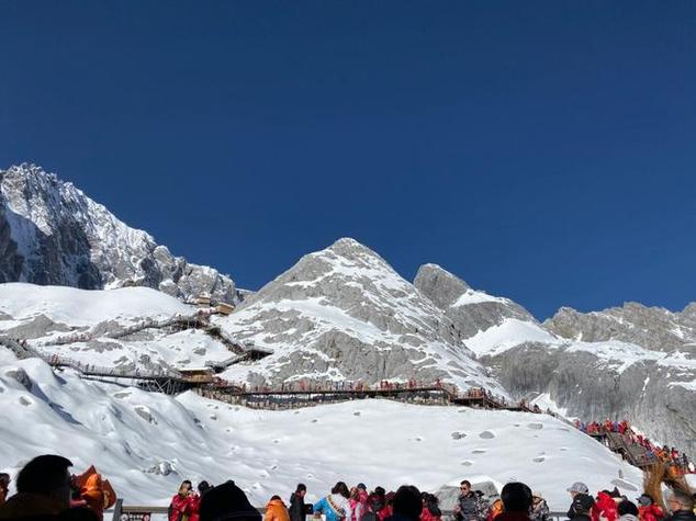 玉龙雪山可以爬上去吗图标