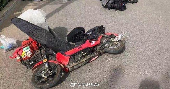未满16骑电车被撞谁负责图标