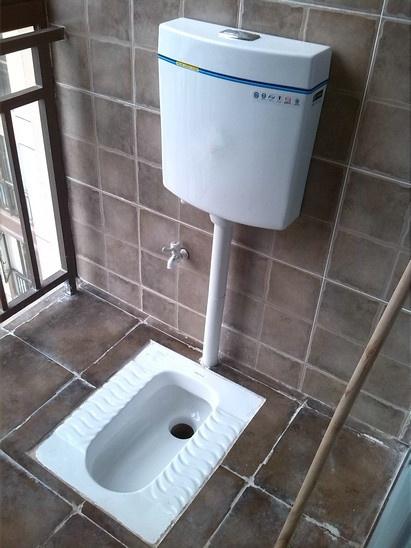 卫生间简单装一个蹲便器图标