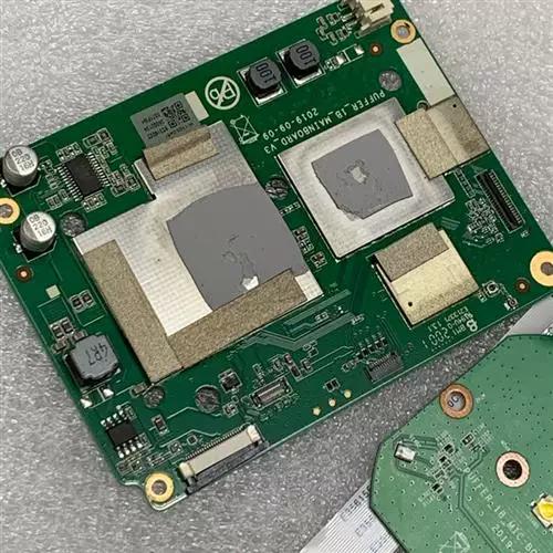 主板上可以接内置音响吗