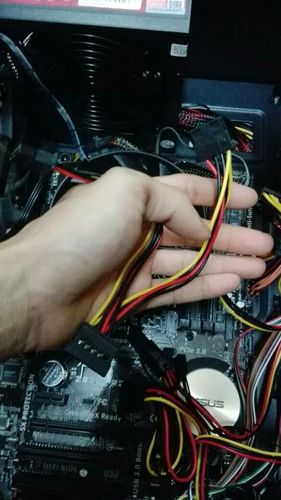换了主板后电脑卡到用不了