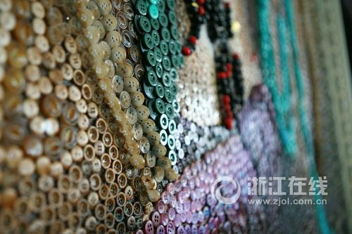 羽绒服4个扣子怎么办图标