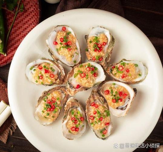 邓小皮吃生蚝蘸酱汁是图标
