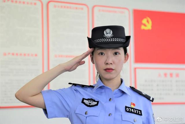 公安敬礼手势