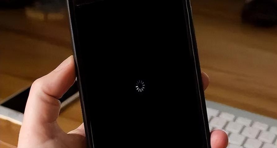苹果手机老是自动黑屏转圈圈