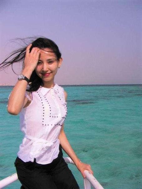 希莉娜依照片截图