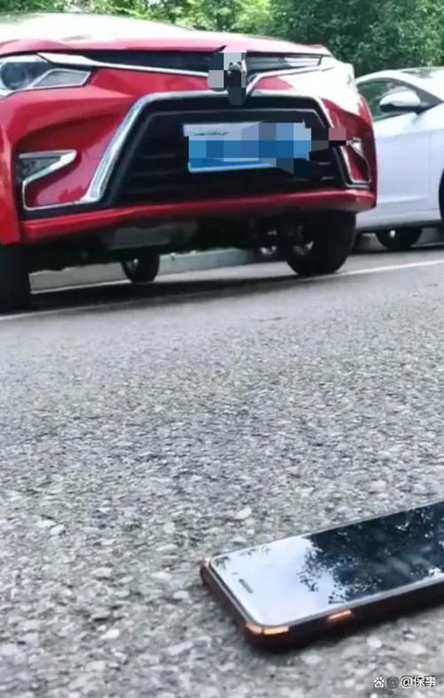手机掉了被车压了能让赔吗图标