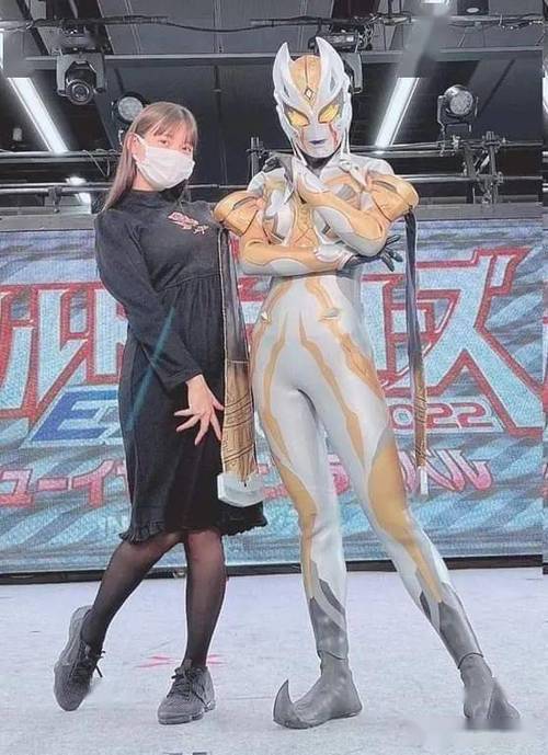 小姐姐穿怪兽皮套图标