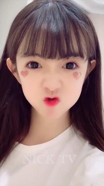 抖音追踪你的脸小女孩