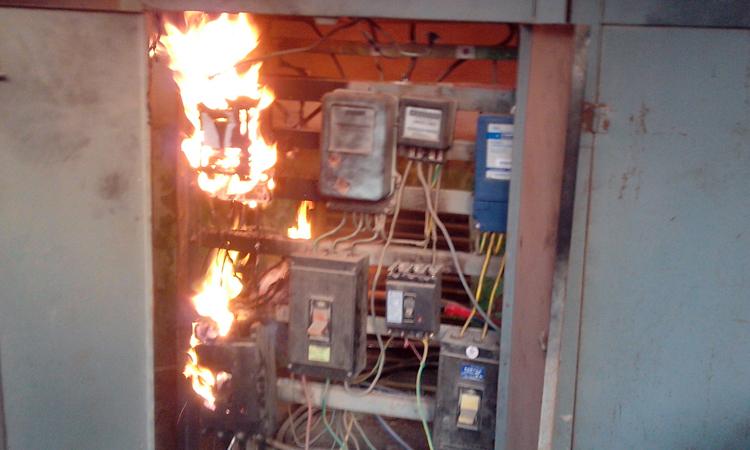 电箱爆炸视频