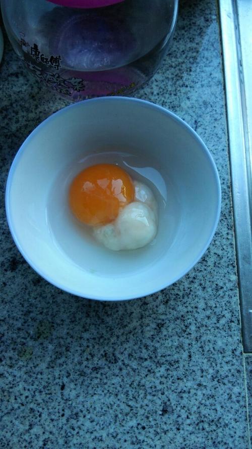 鸡蛋里面有一大坨白色截图