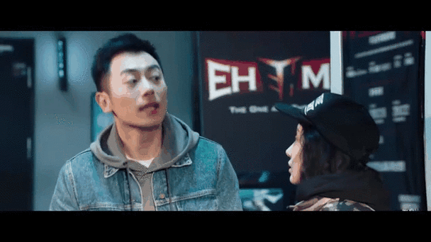 网吧上班的女孩子好追吗截图