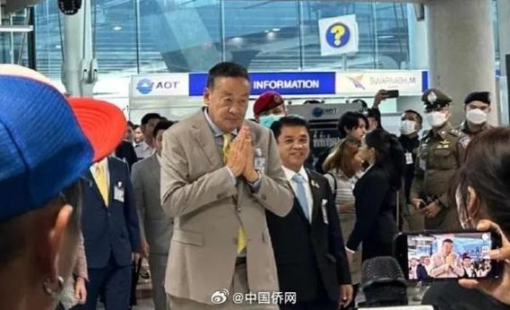 泰国亚航客服电话截图
