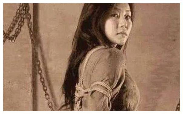 五花大绑背后吊腕图标