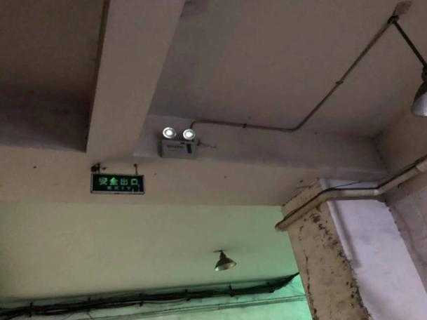 tp面板灯闪烁图标