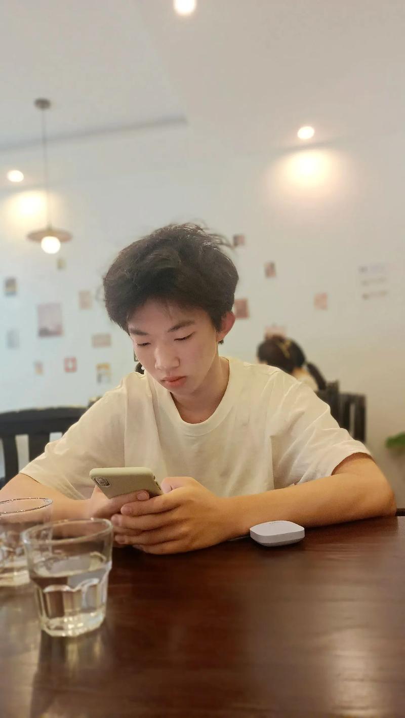十六岁少年缩略图