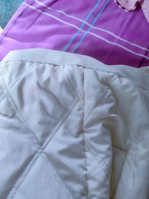 羽绒服上有水彩笔印怎么清除掉