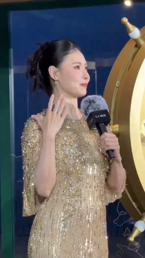 张柏芝状态好图标