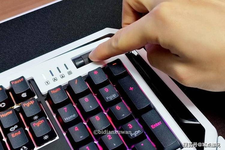 按键精灵键盘代替鼠标点击图标