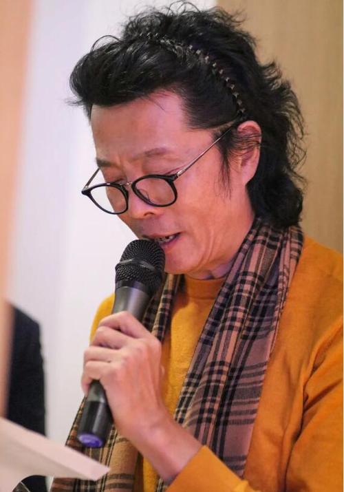刘微一家三口照片截图