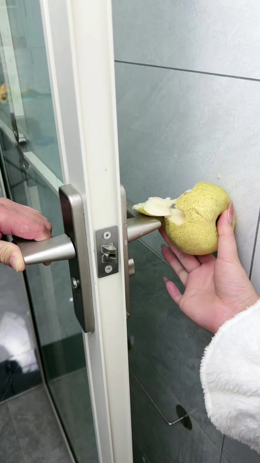 怎样防止门把手碰到墙截图