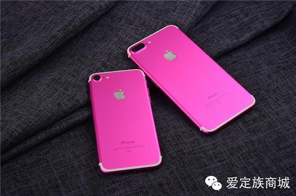 7p后面logo是不是凹的吗