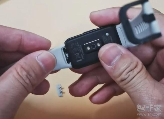荣耀手环6表带怎么拆卸图标