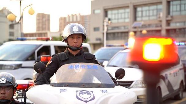 警灯为什么是左红右蓝图标