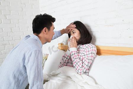 男生照顾女生图标