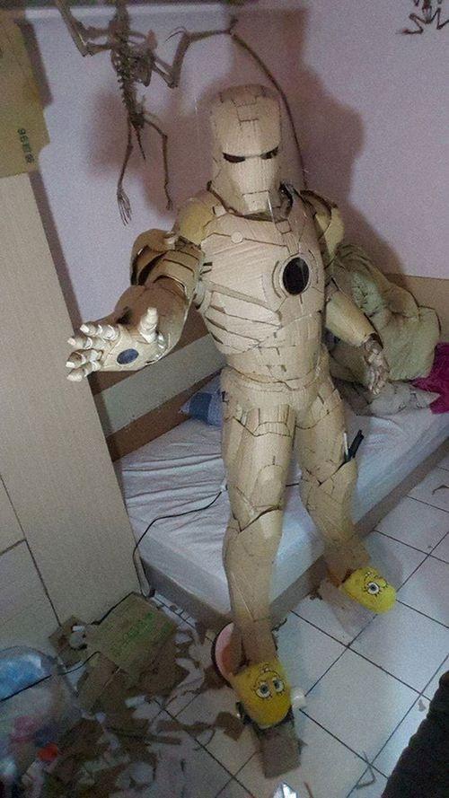 纸箱做的钢铁侠截图