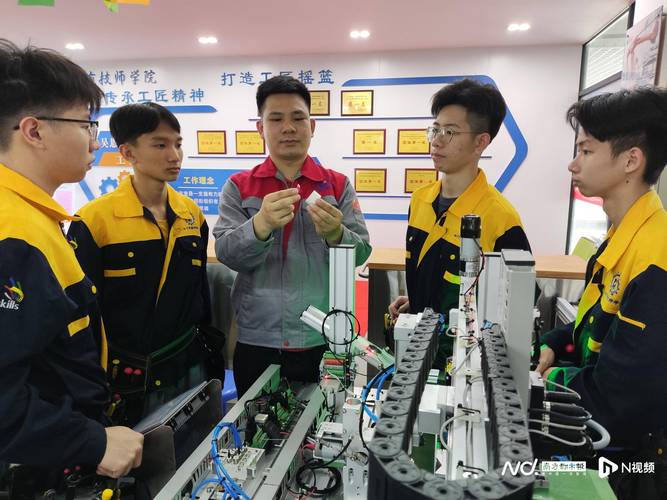 王者荣耀怎么拖动技能位置图标