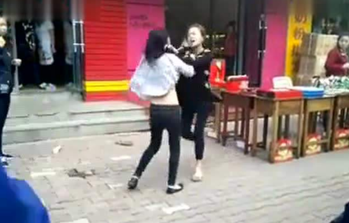 女生打架单挑截图