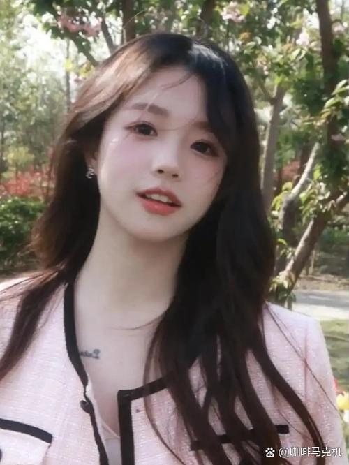 长得漂亮却老实单纯的女孩图标