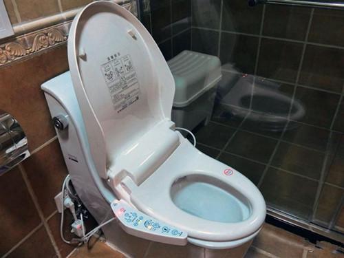 自动马桶需要擦便便吗