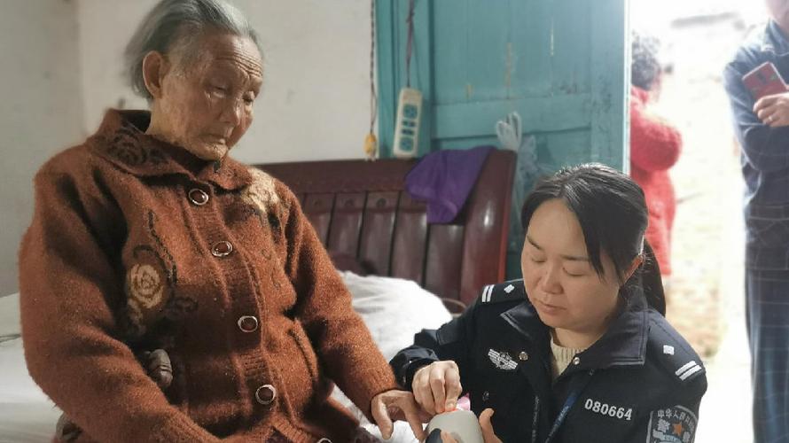 警察奶奶免费下载图标