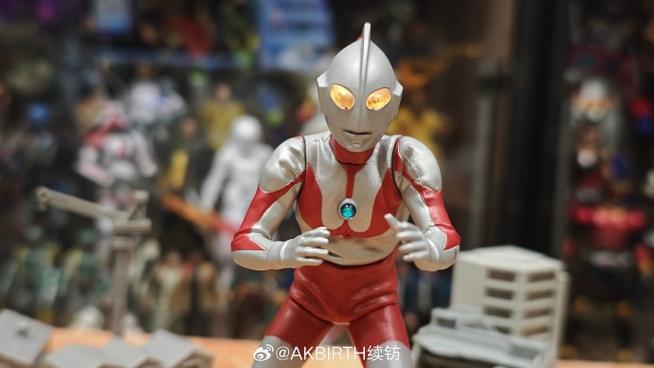 初代奥特曼发光扭蛋b形脸图标