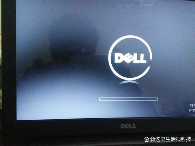 电脑一直卡在黑屏转圈图标