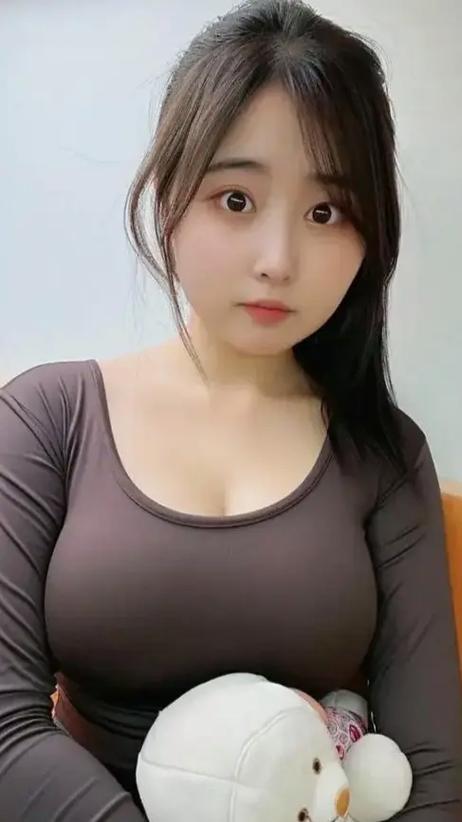男人喜欢清纯还是骚气女人图标