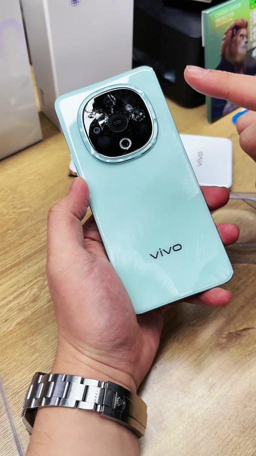 vivo摄像头在中间的是什么型号图标