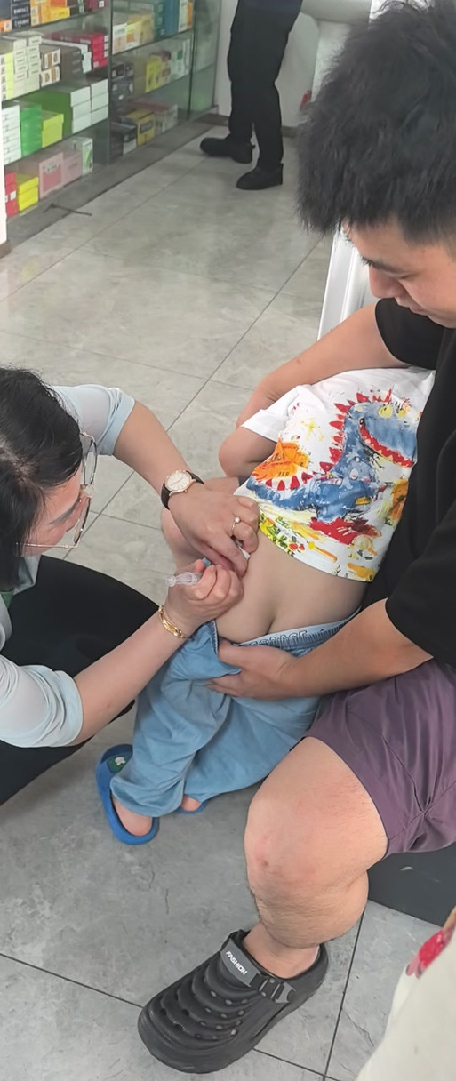 打针游戏小孩打针屁股针图标