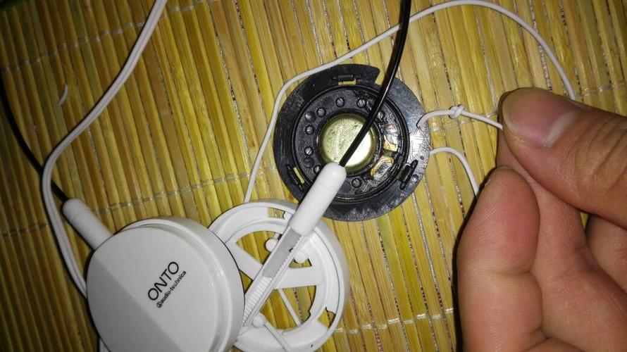 苹果无线耳机听一半左耳自动断了图标