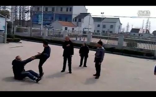 打老人的视频截图