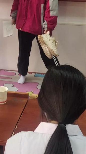 高考体检脱鞋脱袜子吗图标