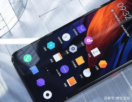 后背四个摄像头的手机截图