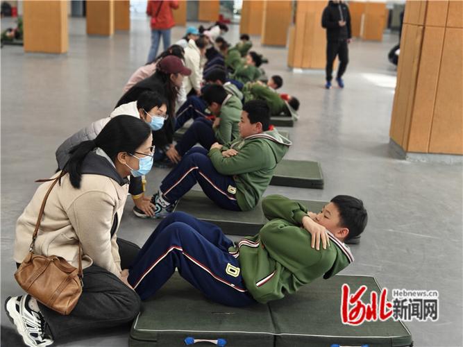 仰卧起坐视频学生图标